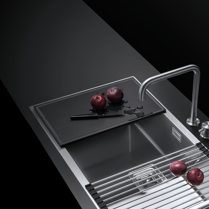 Rectangular chopping board in black HPL